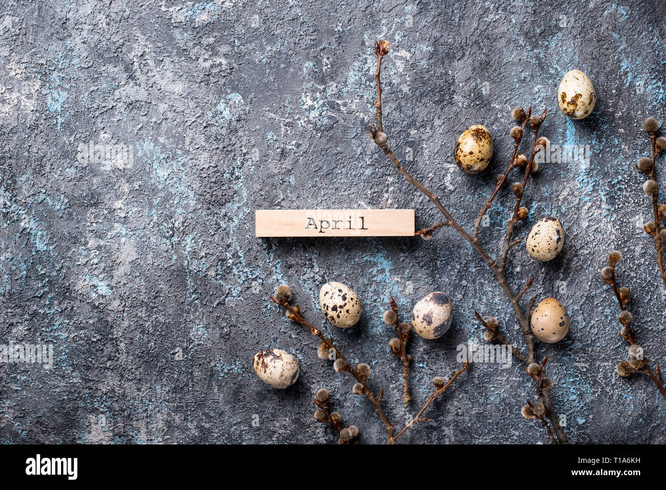 Easter background with quail eggs Stock Photo - Alamy