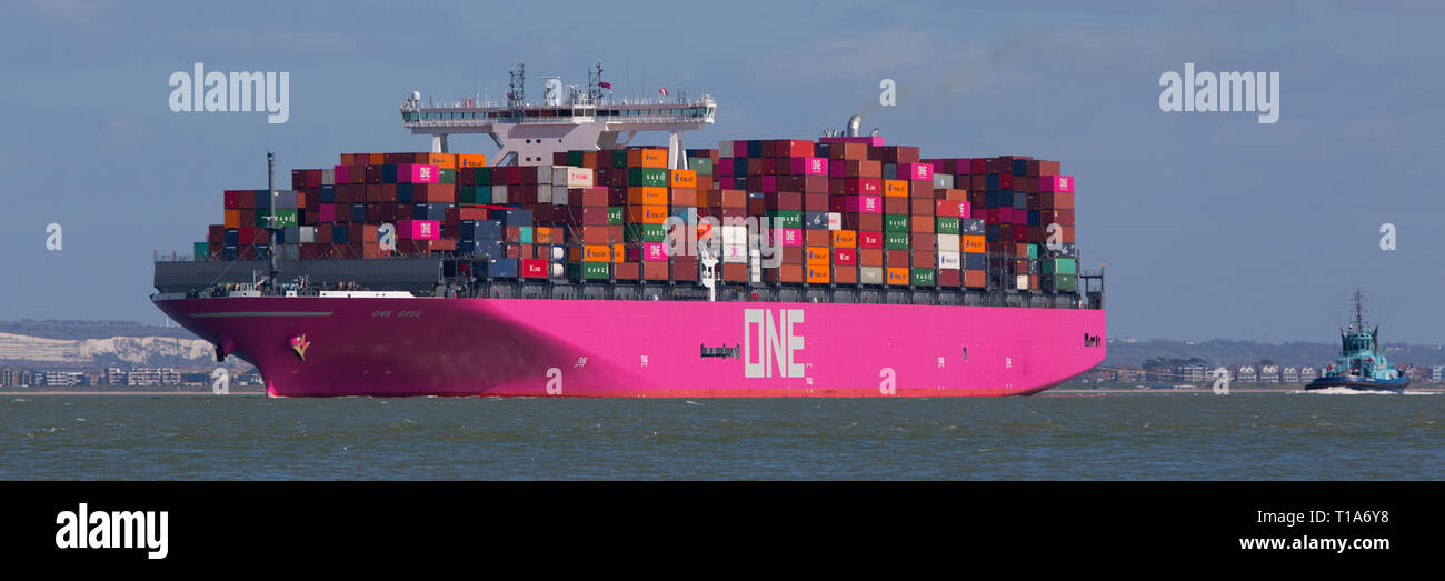 Pink container ship hi-res stock photography and images - Alamy