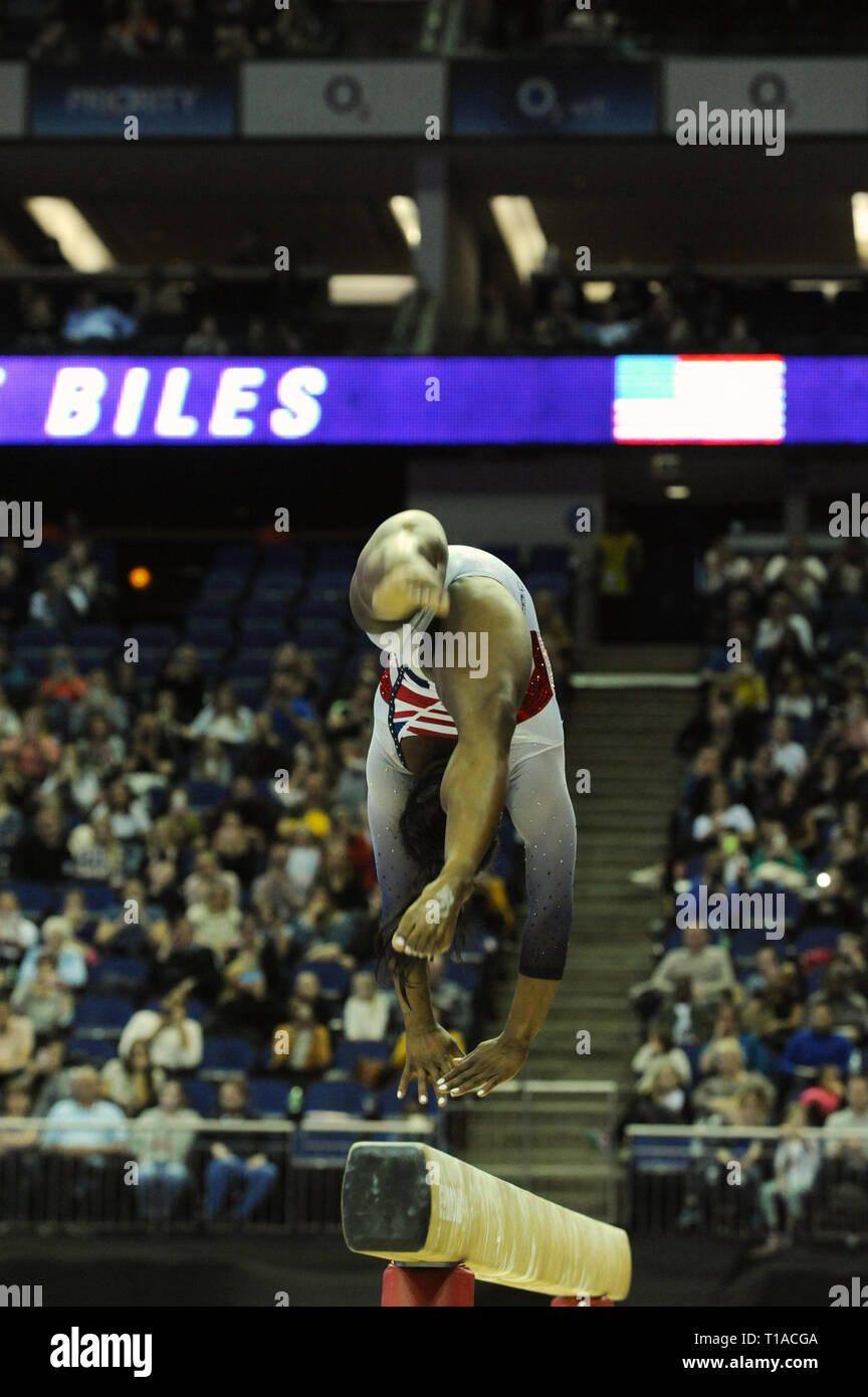 Gymnast jumping on beam hi-res stock photography and images - Alamy