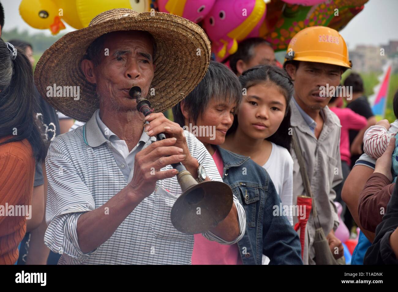 Chinese suona hi-res stock photography and images - Alamy