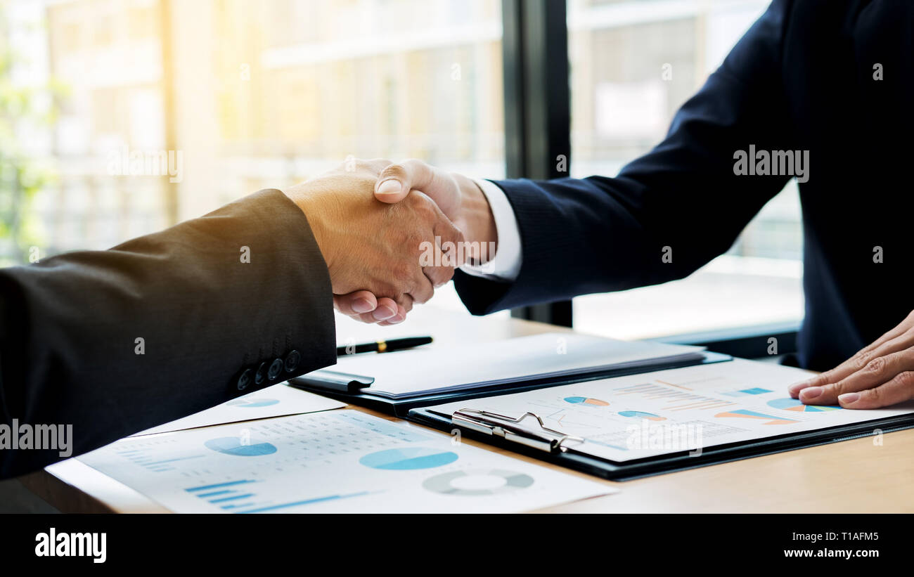 Negotiating business, Two confident business man shaking hands with ...