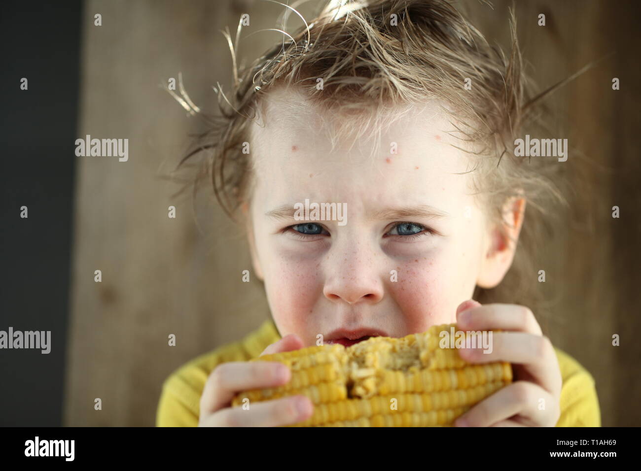 Boy eating sweet corn Stock Photo - Alamy