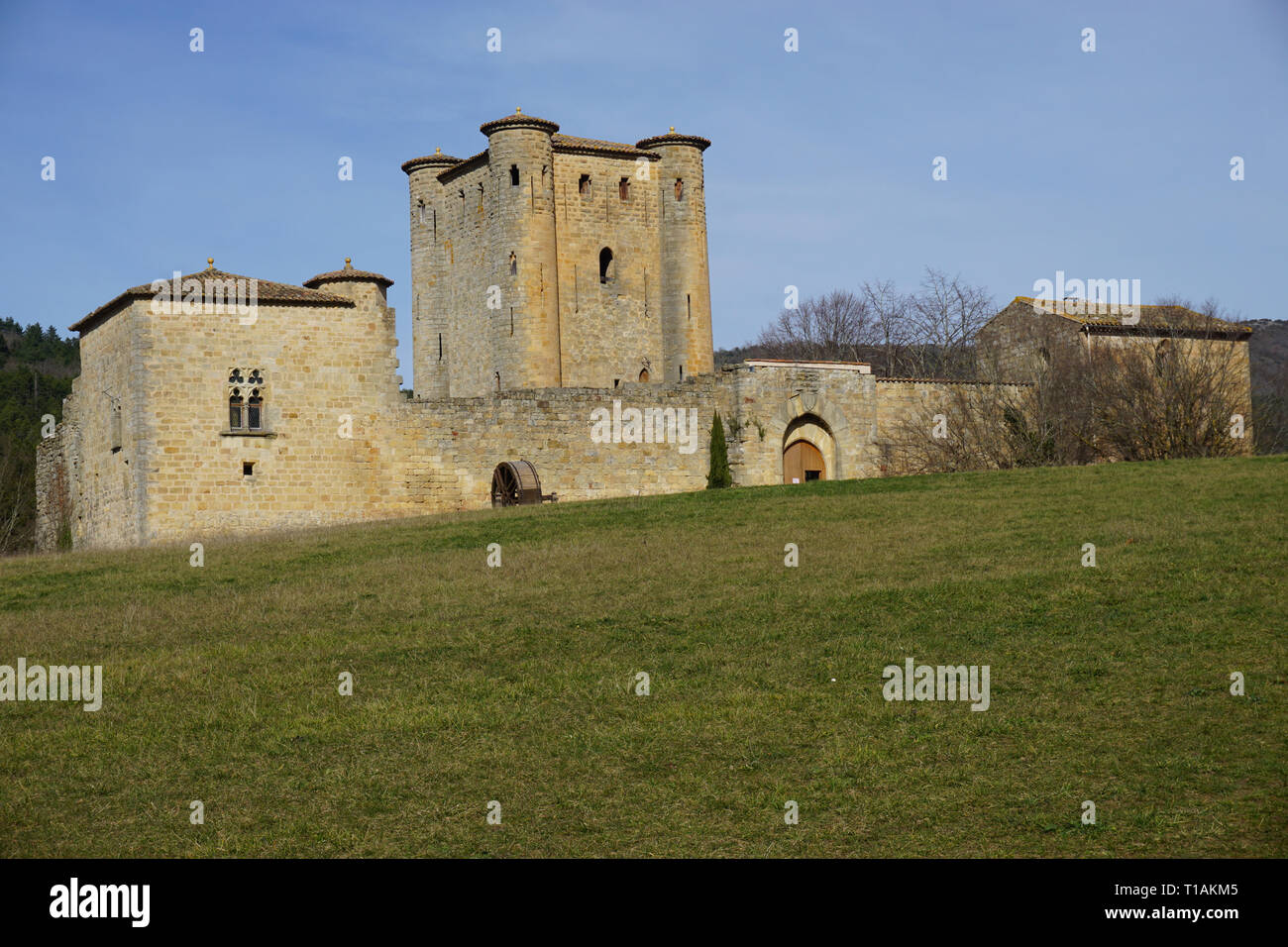 Medieval stone castle hi-res stock photography and images - Alamy