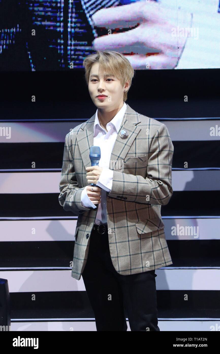 Ha Sung Woon, the ex-member of WANNA ONE came to Taiwan to hold his ...