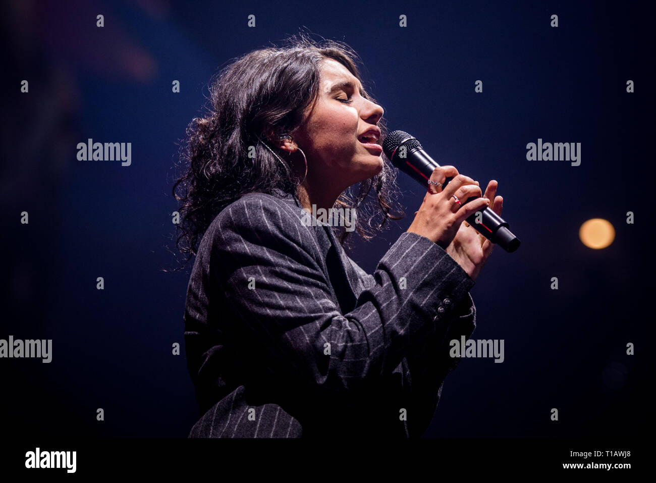 Alessia Cara Singer High Resolution Stock Photography and Images - Alamy
