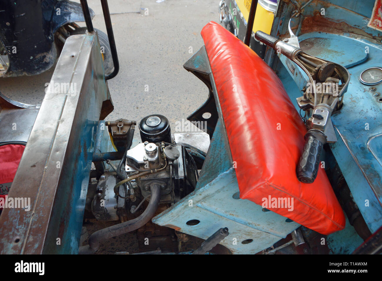 Engine auto rickshaw hi-res stock photography and images - Alamy