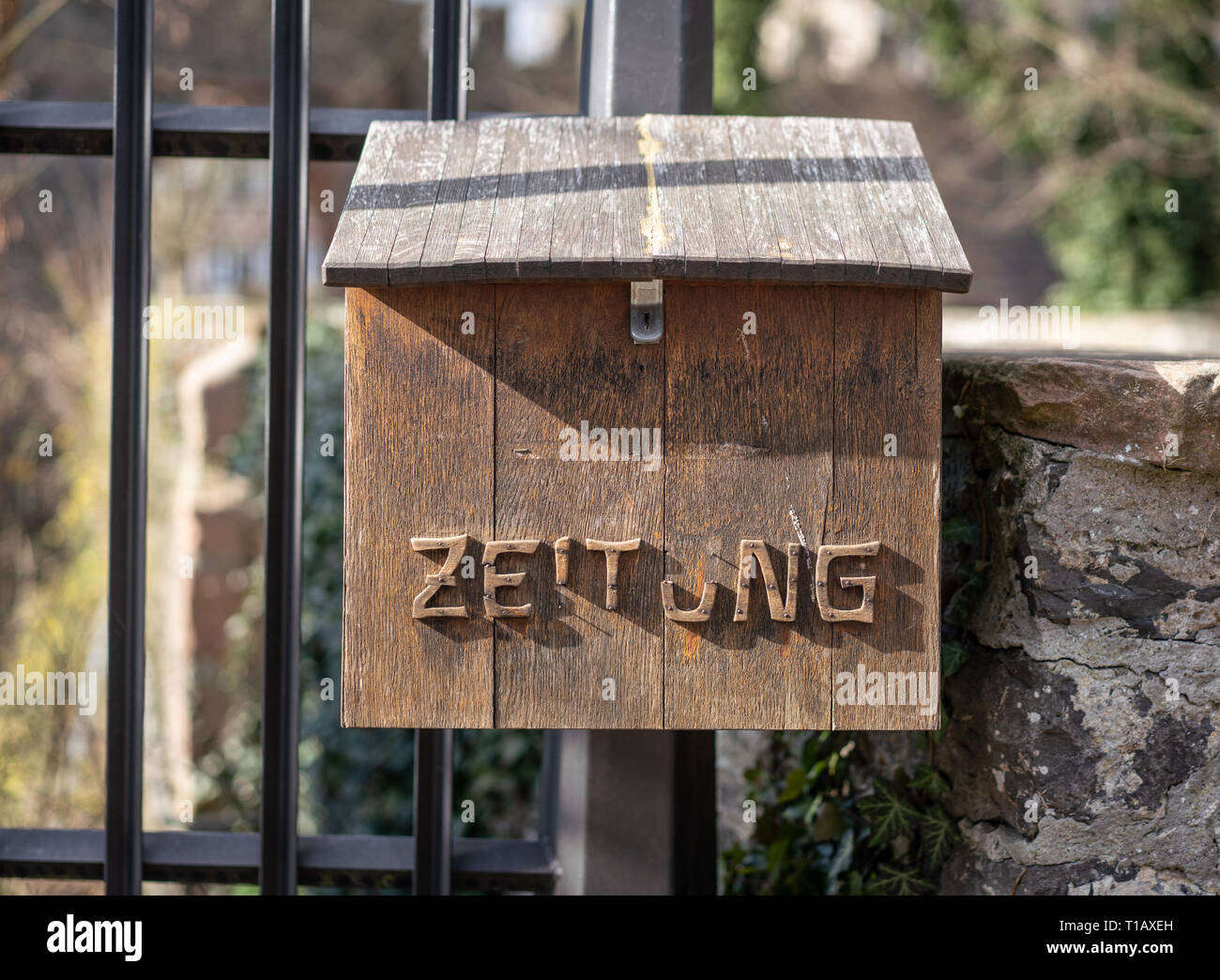 Fallen letterbox hi-res stock photography and images - Alamy