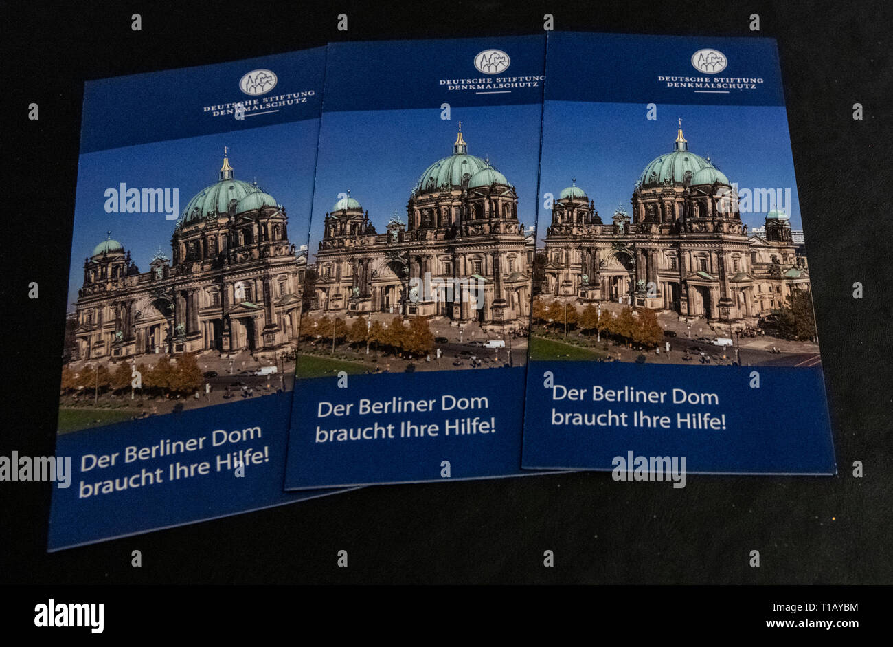 Advertising brochures hi-res stock photography and images - Alamy