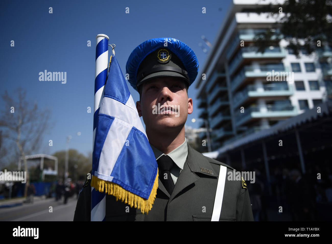 Army officer shouting hi-res stock photography and images - Alamy