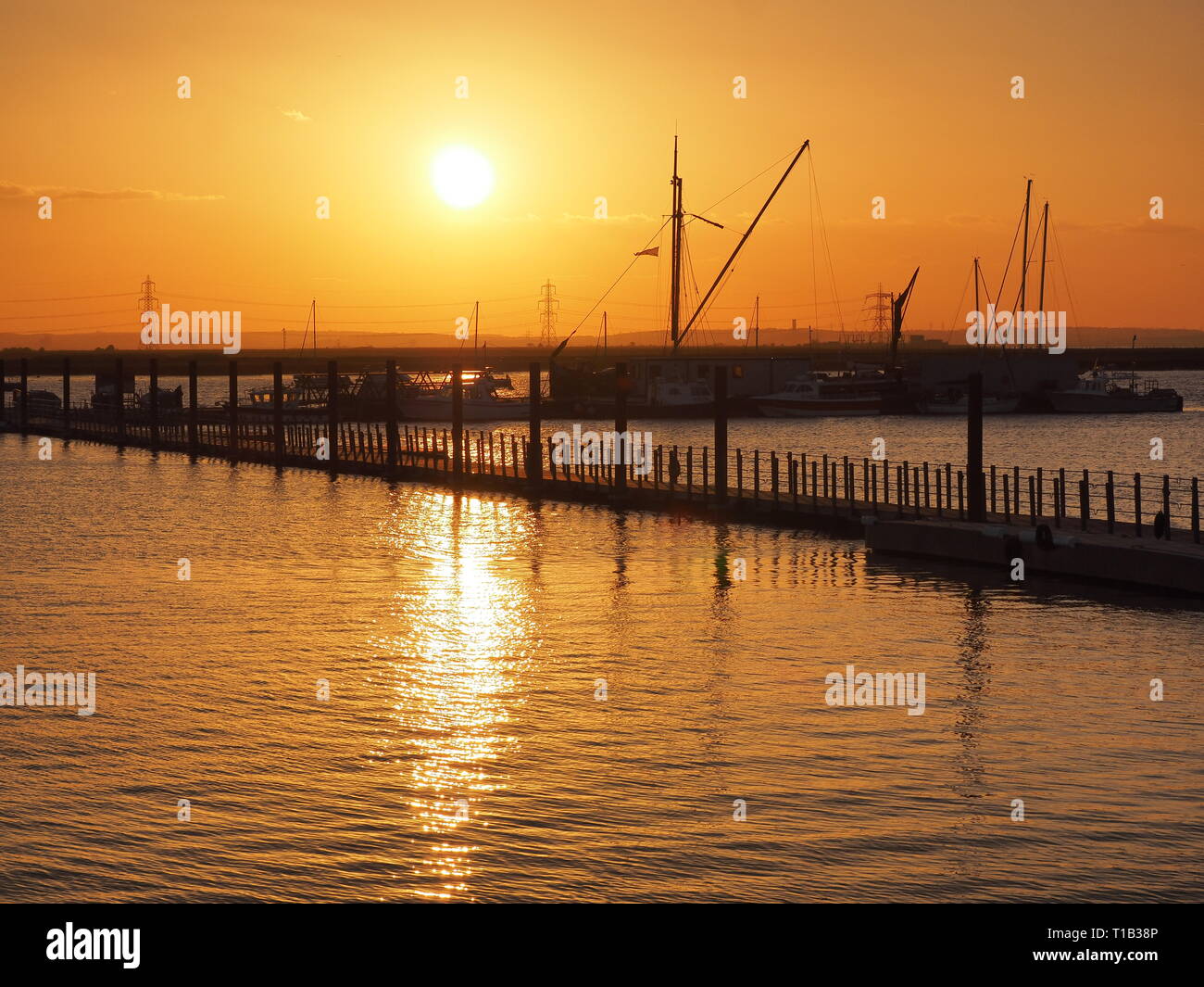 Queenborough, Kent, UK. 25th March, 2019. UK Weather: this evening's ...