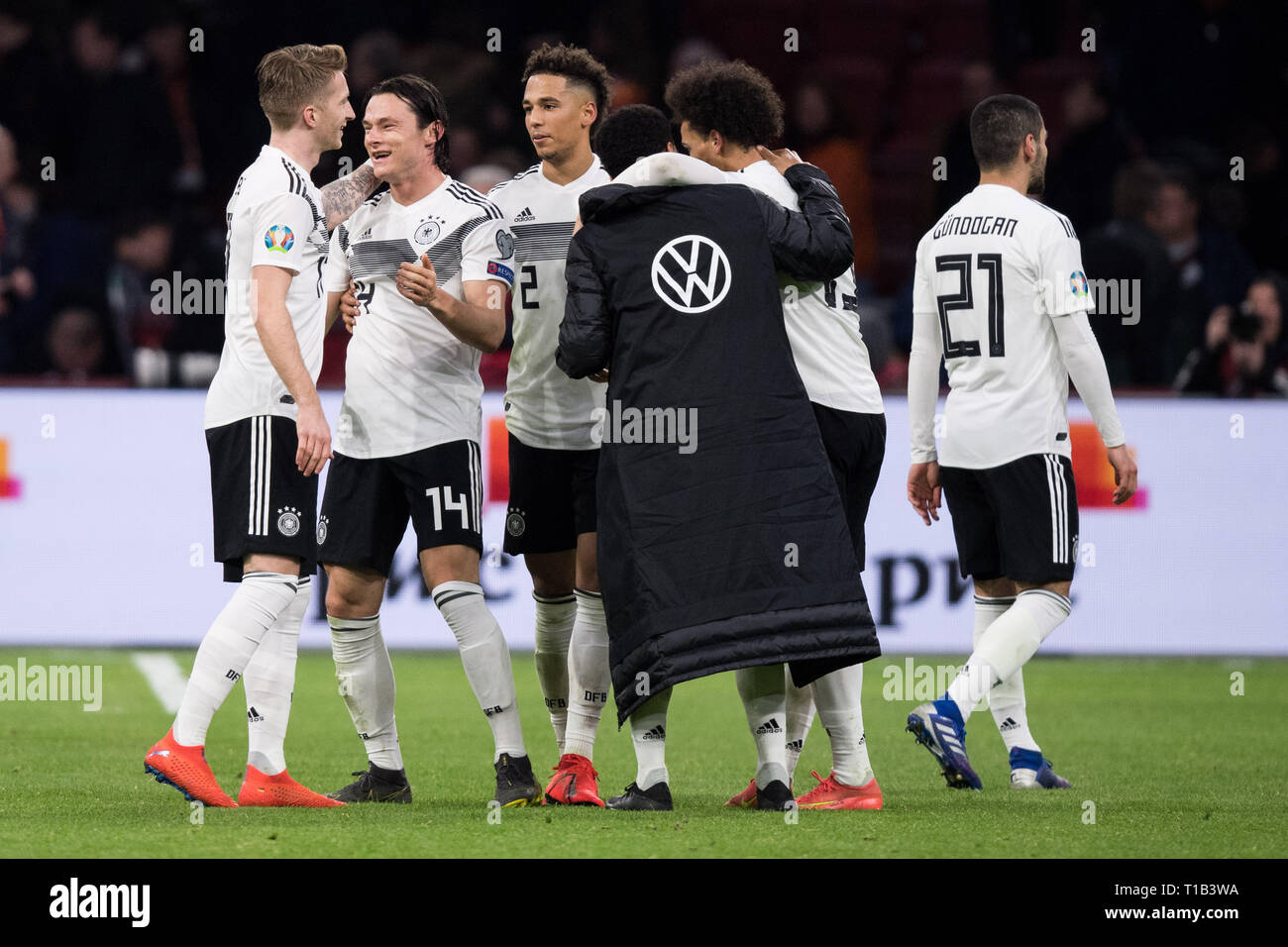 The German players cheer for victory, left to rightn.r. Marco REUS (GER ...