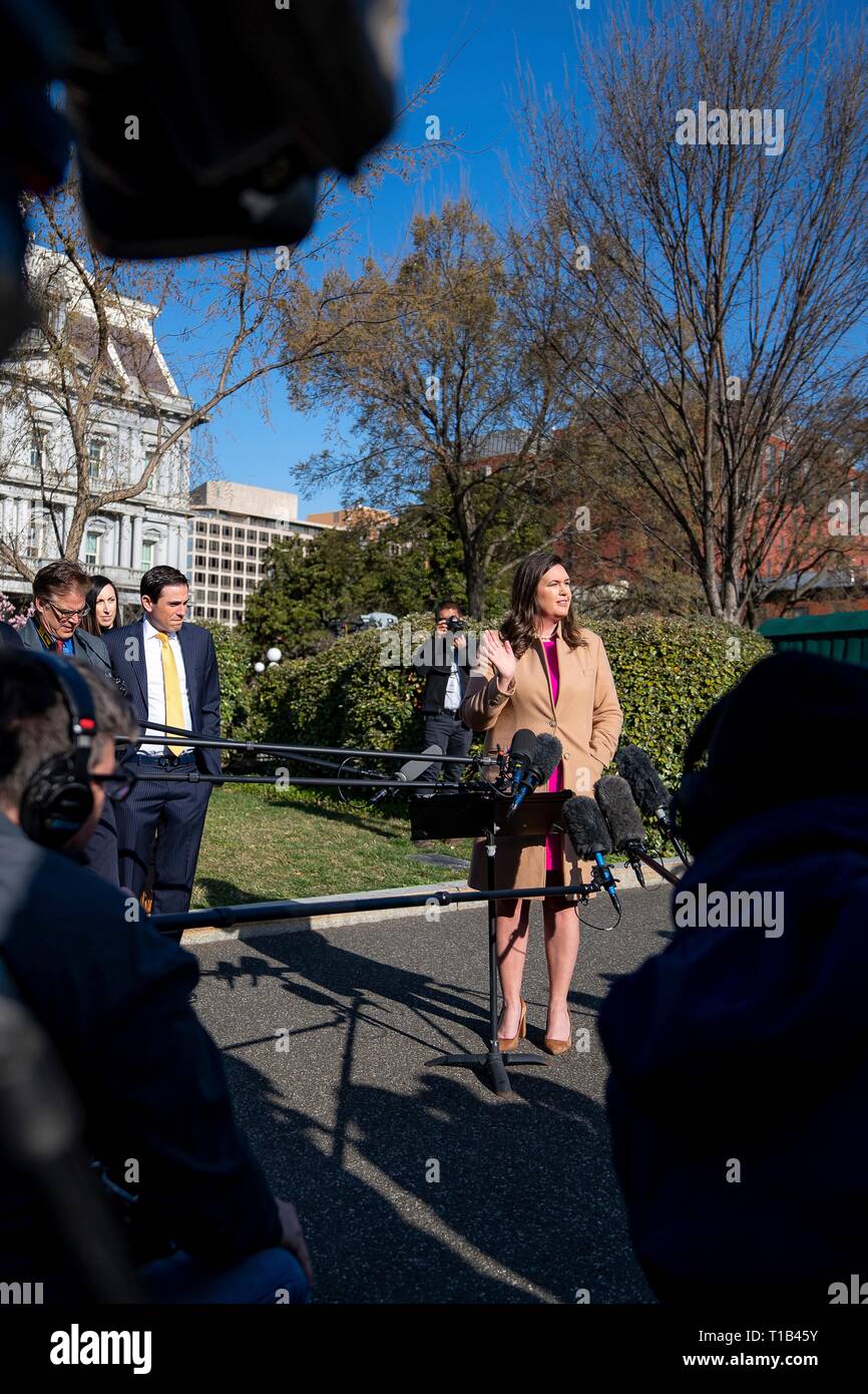 Sarah stands hi-res stock photography and images - Alamy