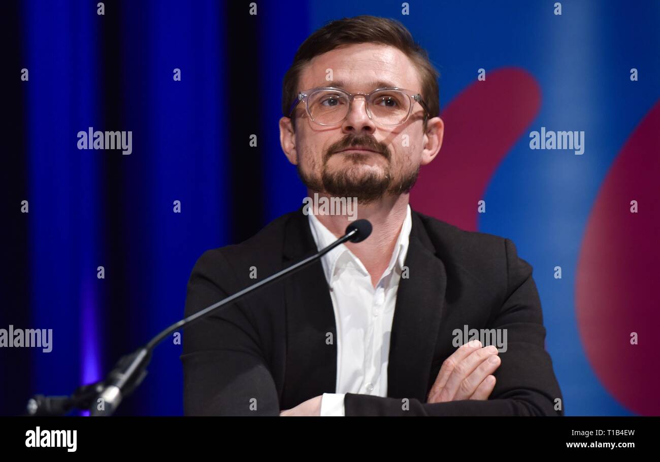 Cologne, Germany. 25th Mar 2019. The actor Florian Lukas reads at the ...