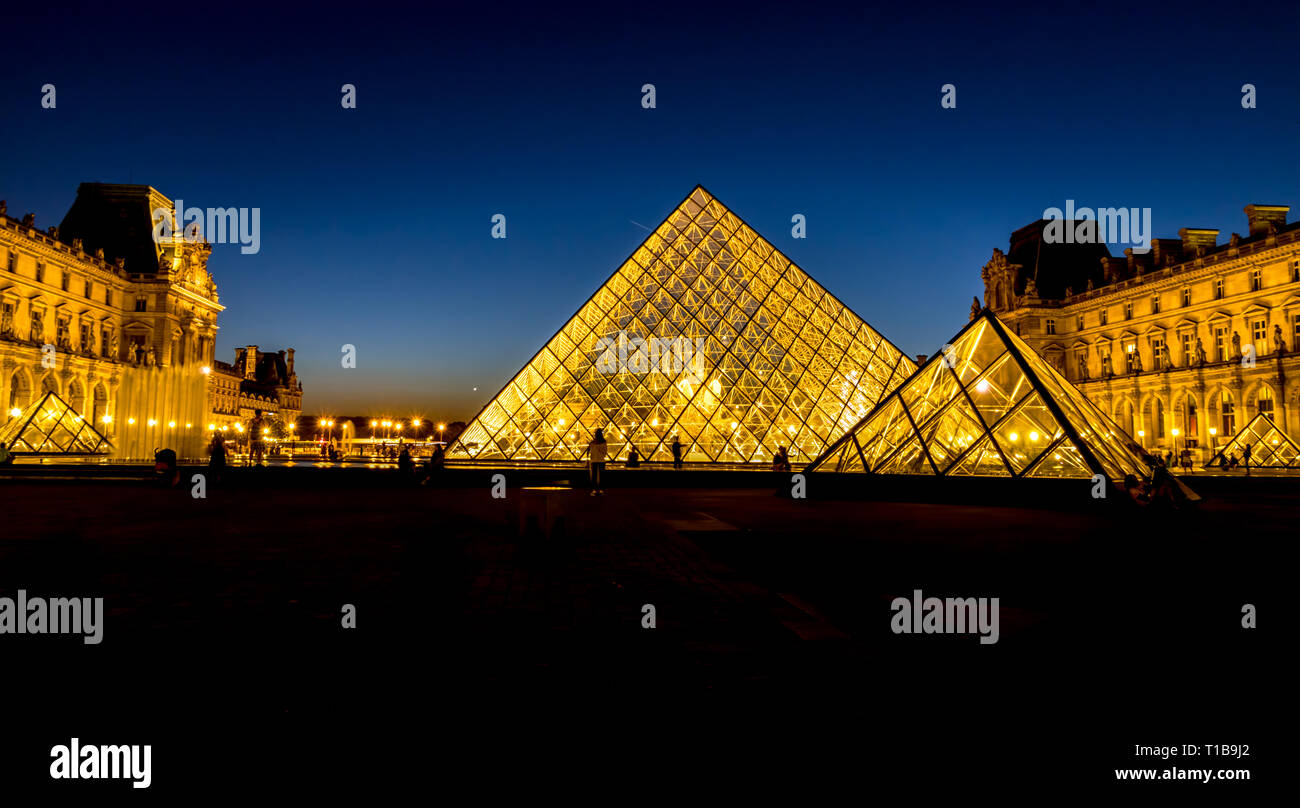 Pyramid of louvre museum at night hi-res stock photography and images ...