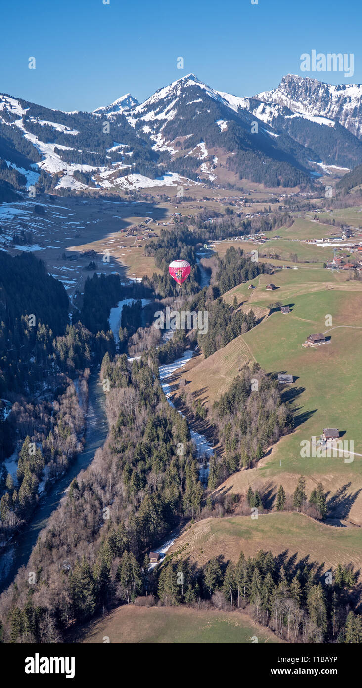 Basin surrounded by mountains hi-res stock photography and images - Alamy