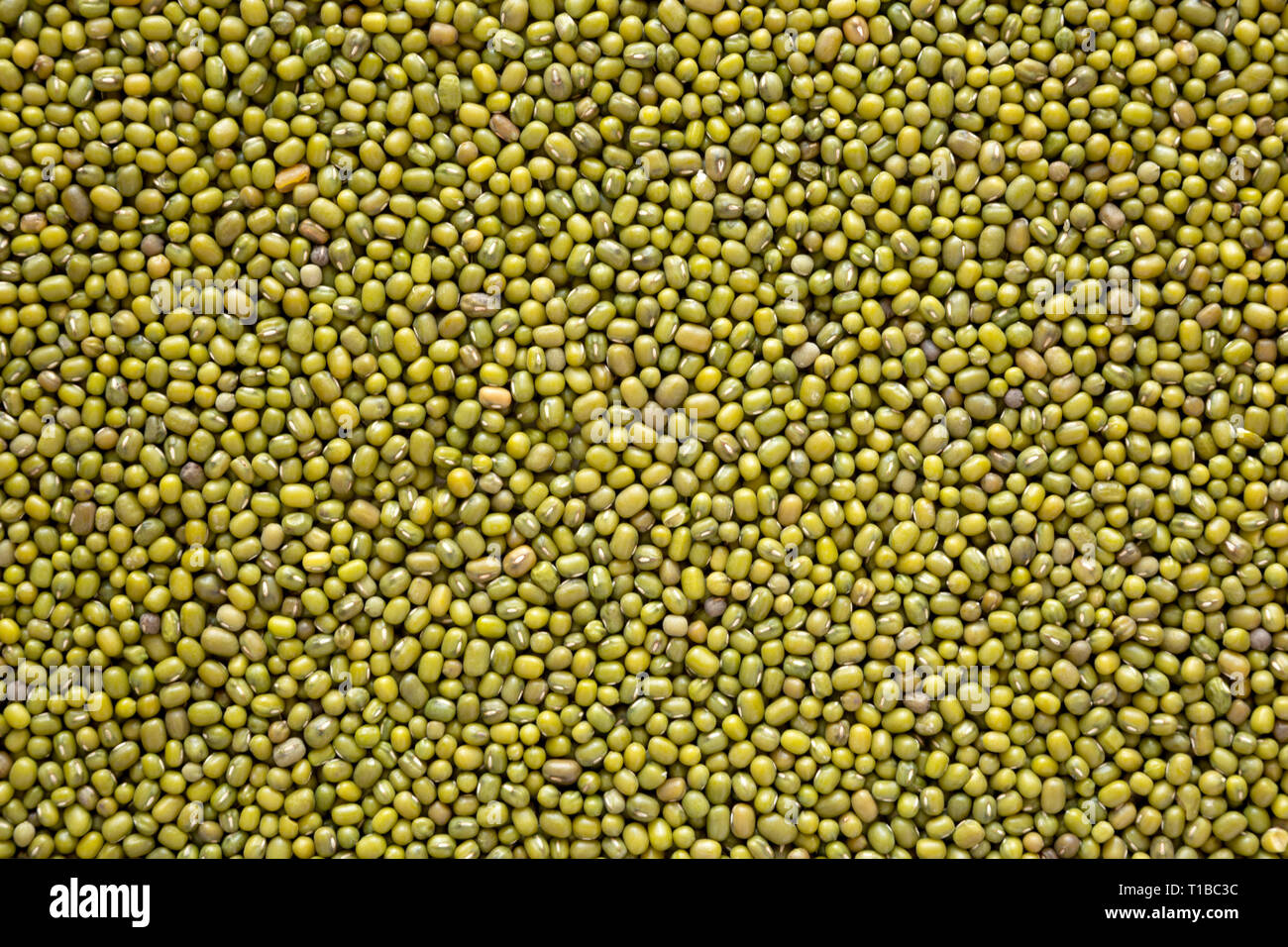 Raw green mung beans texture, close-up Stock Photo - Alamy