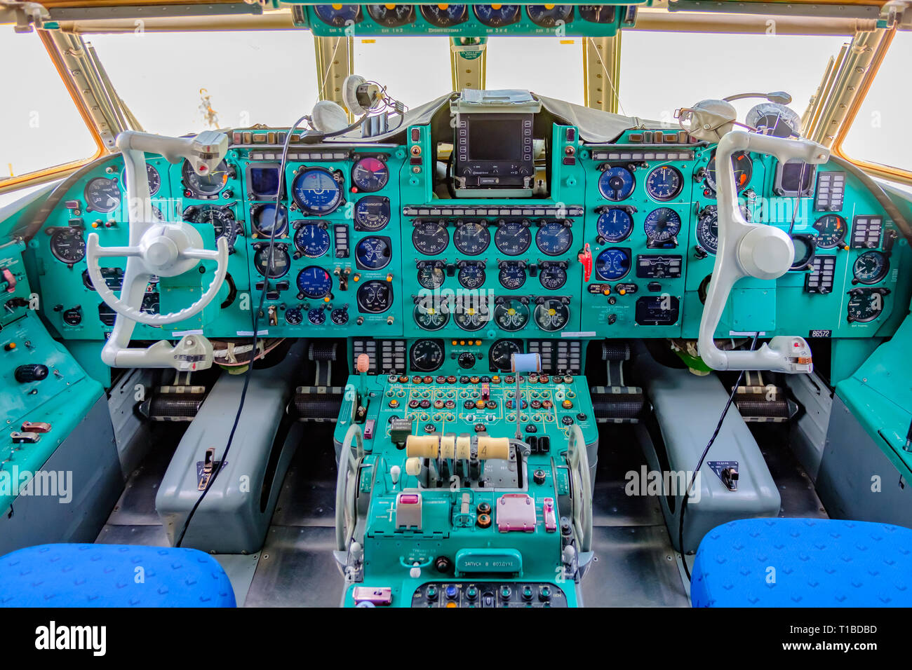 Ilyushin il 76 hi-res stock photography and images - Alamy