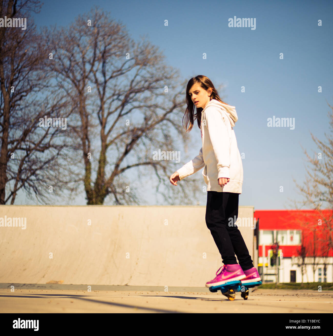 Girl skate hi-res stock photography and images - Alamy