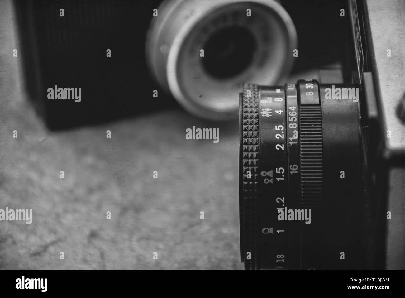 Old style cameras hi-res stock photography and images - Alamy