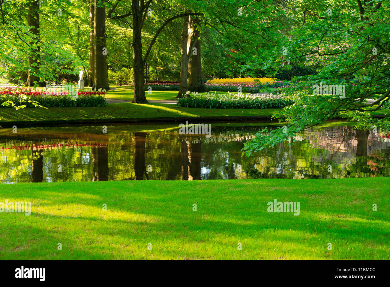 Pretty seasonal landscaping hi-res stock photography and images - Alamy