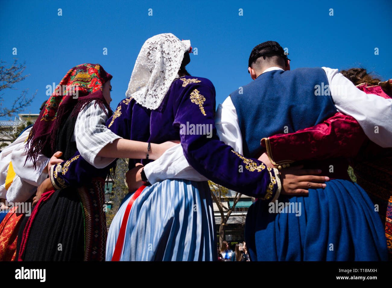 Traditional dancing group hi-res stock photography and images - Alamy