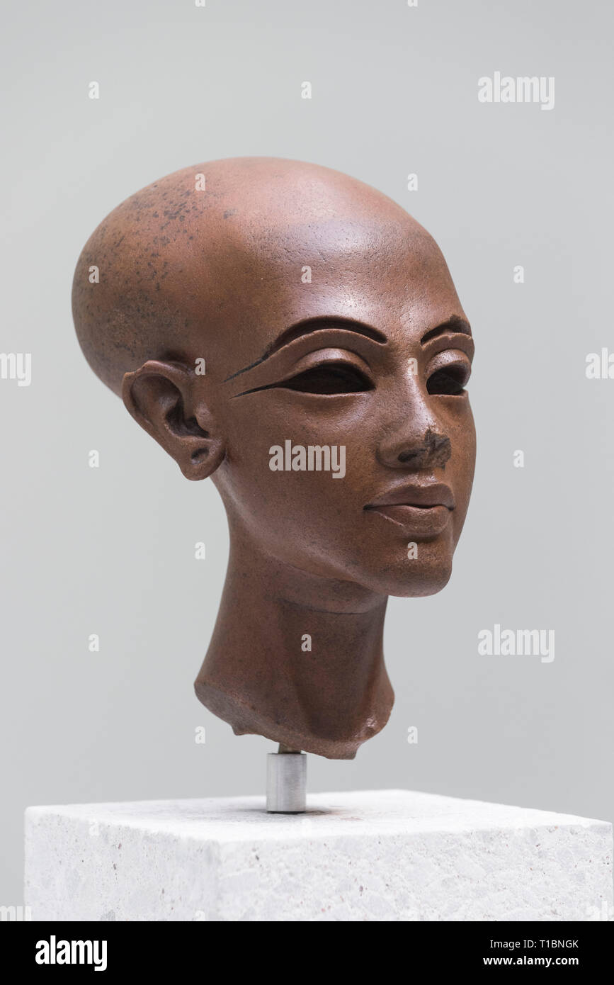 Egyptian museum berlin hi-res stock photography and images - Alamy