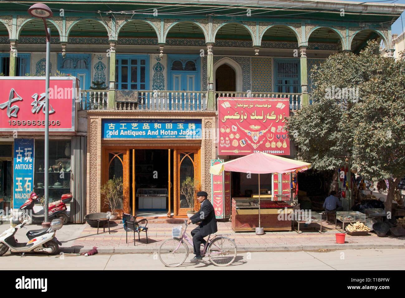 View of Tea House and street in Kashgar old town, Xinjiang Autonomous ...