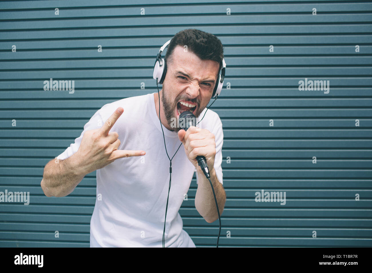 Screaming into mic hi-res stock photography and images - Alamy
