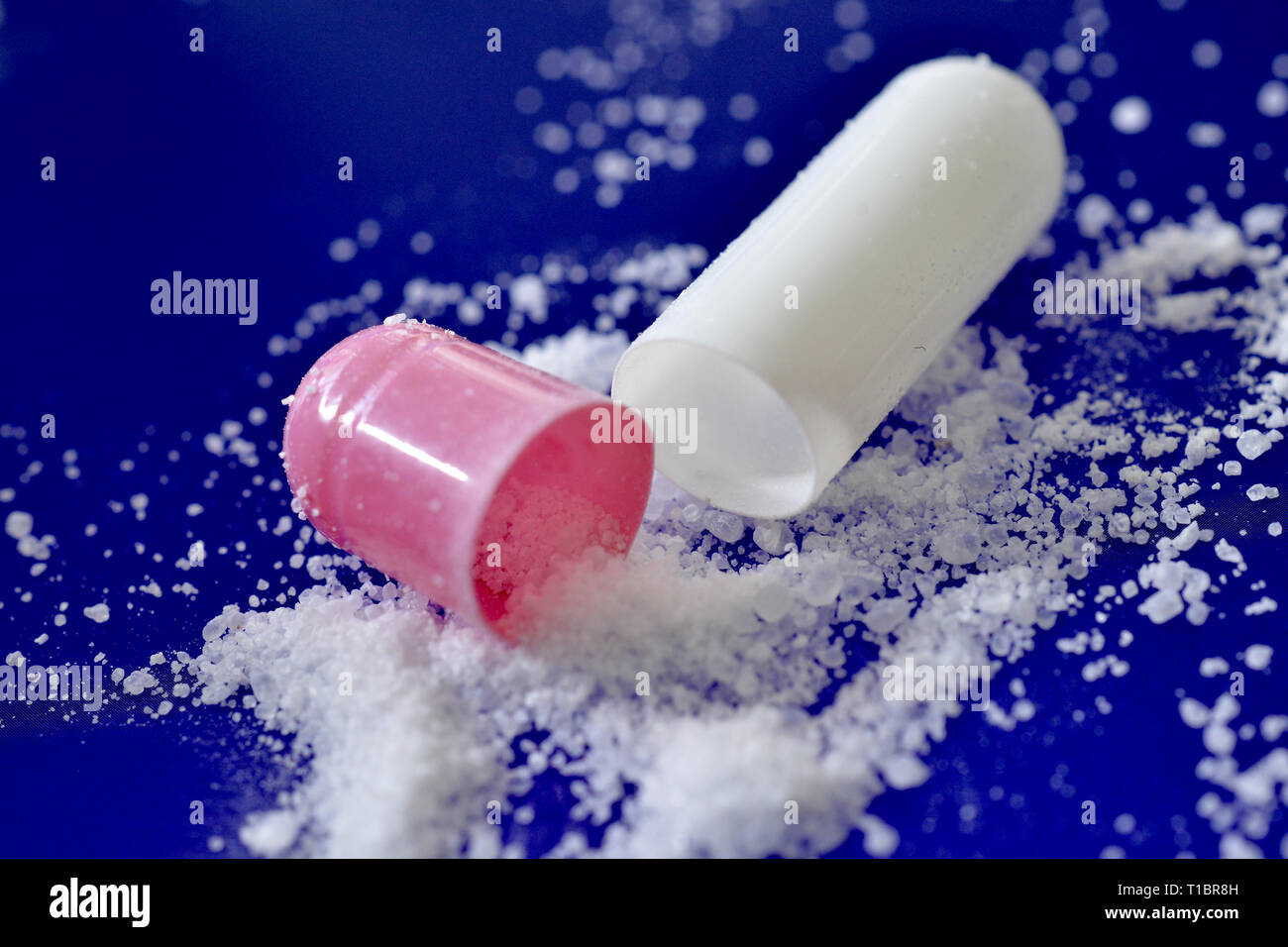 powder of an open capsule on a smartphone screen Stock Photo - Alamy