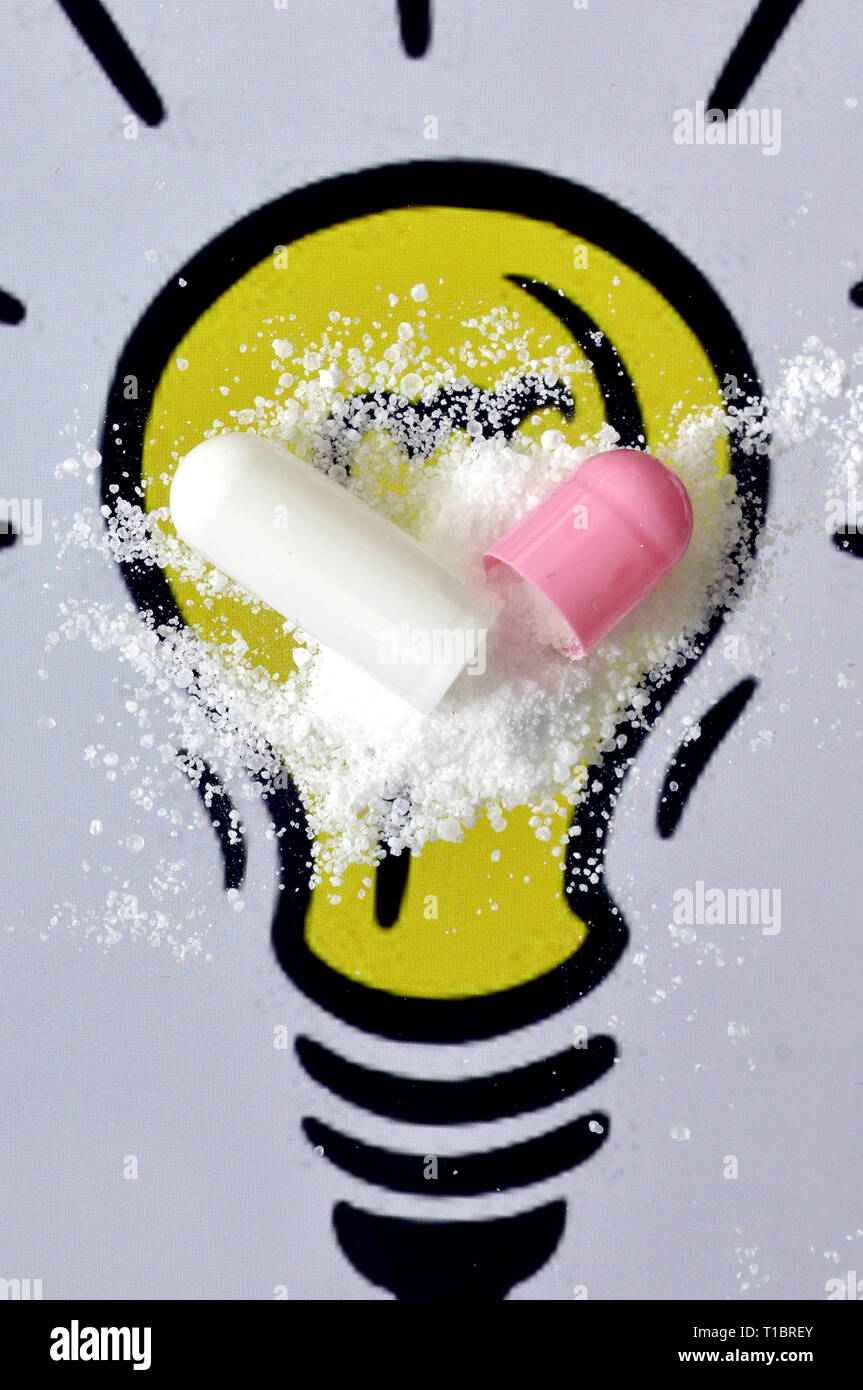 Close up smartphone lightbulb hi-res stock photography and images - Alamy