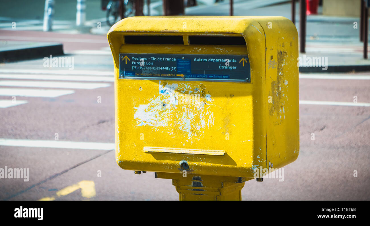 La poste box paris hi-res stock photography and images - Alamy