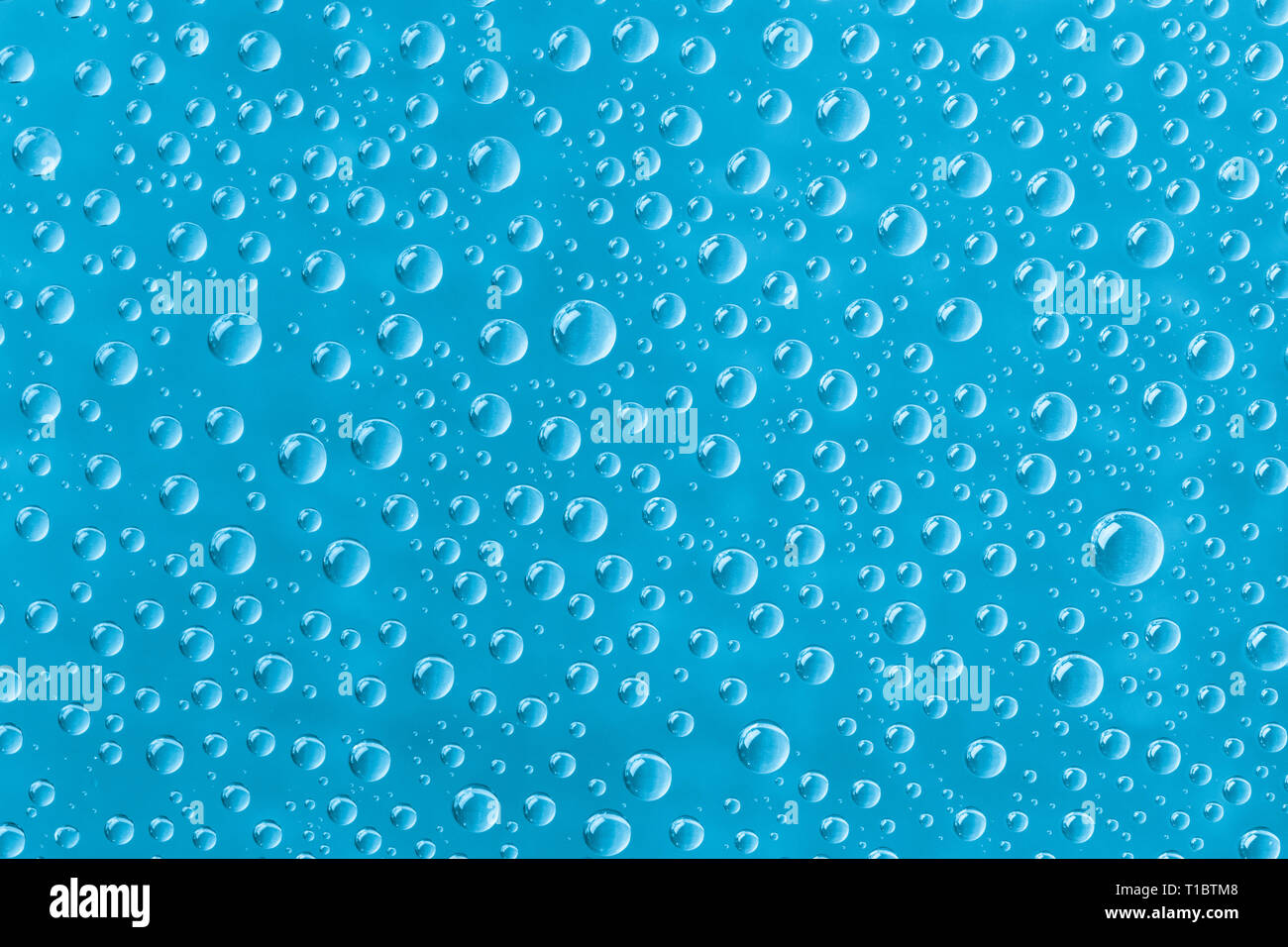 Beautiful water drops of the correct form on a gentle turquoise ...