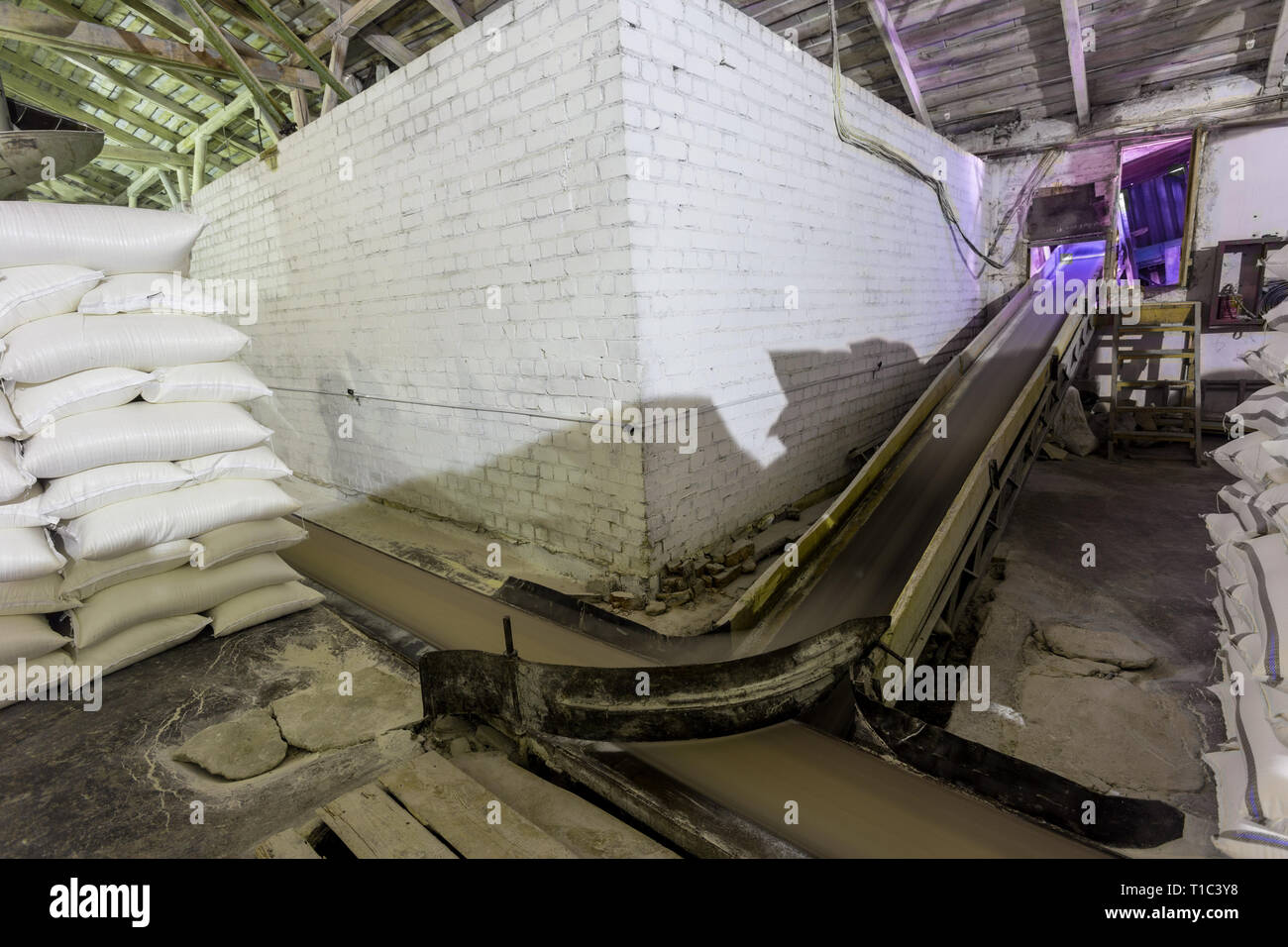 Angar hi-res stock photography and images - Alamy