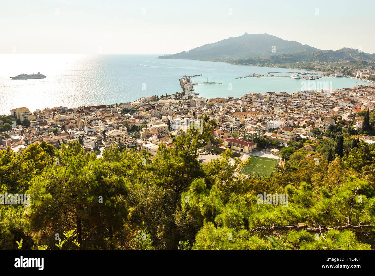 Sea mountain landscape background hi-res stock photography and images ...