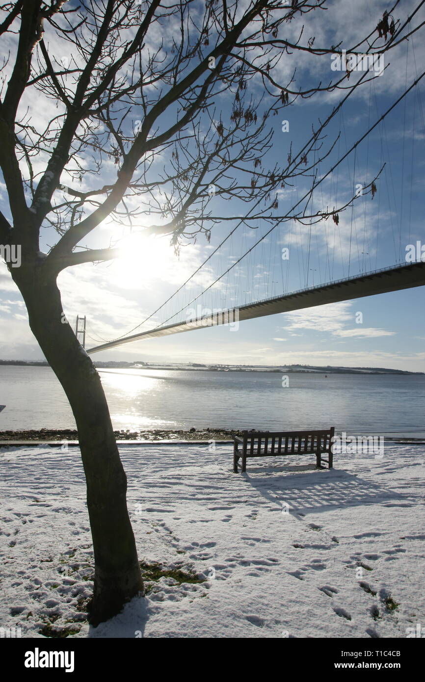 Humber Bridge, single-span suspension bridge in the snow Stock Photo ...