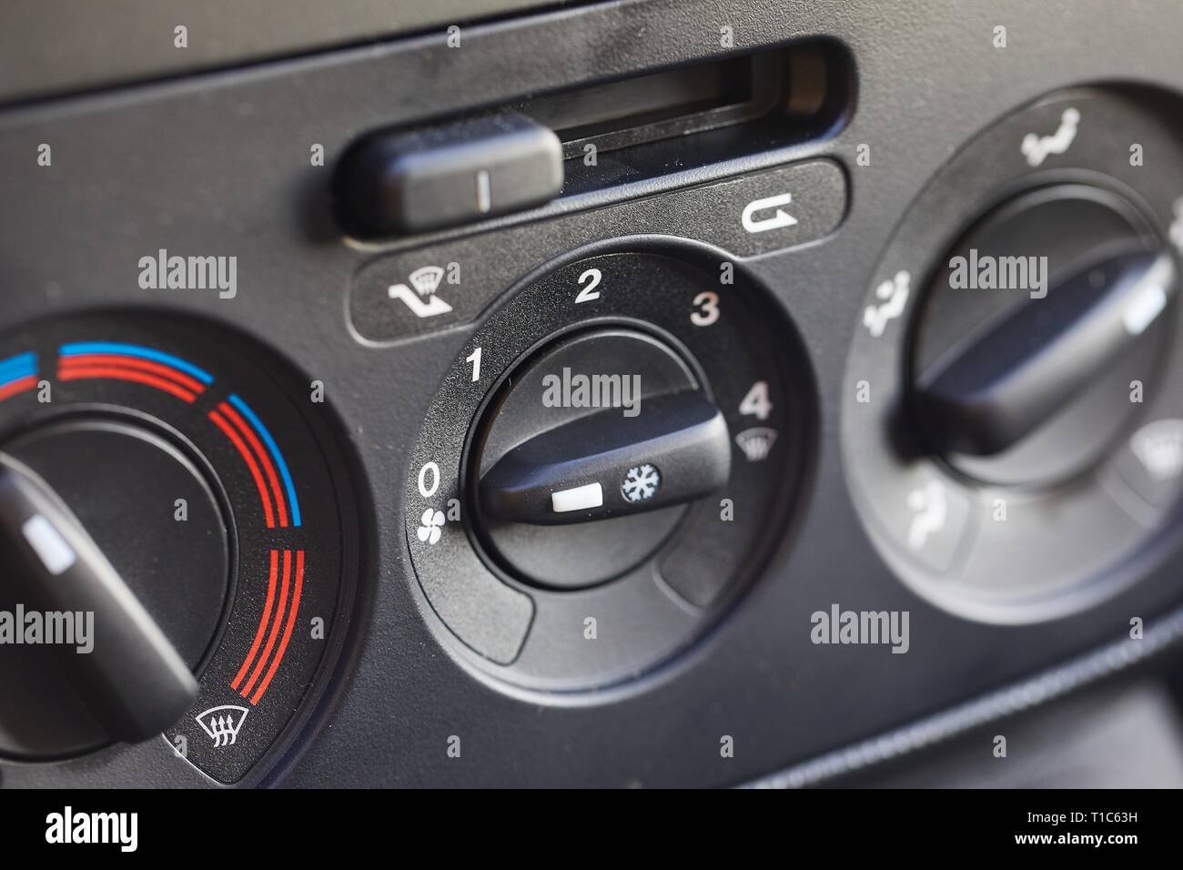 Climate control adjustment switch hi-res stock photography and images ...
