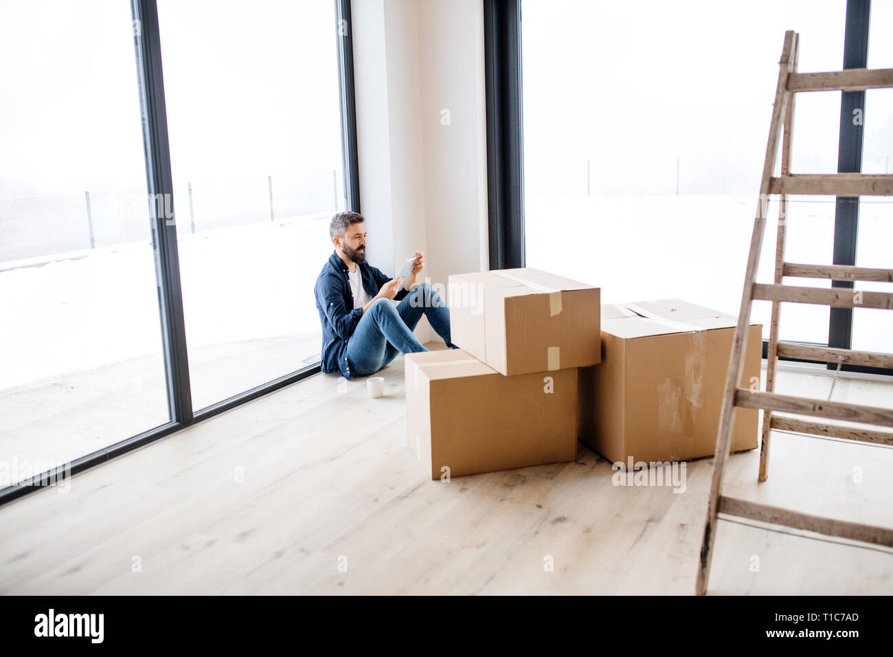 Sitting man sitting on boxes hi-res stock photography and images - Alamy