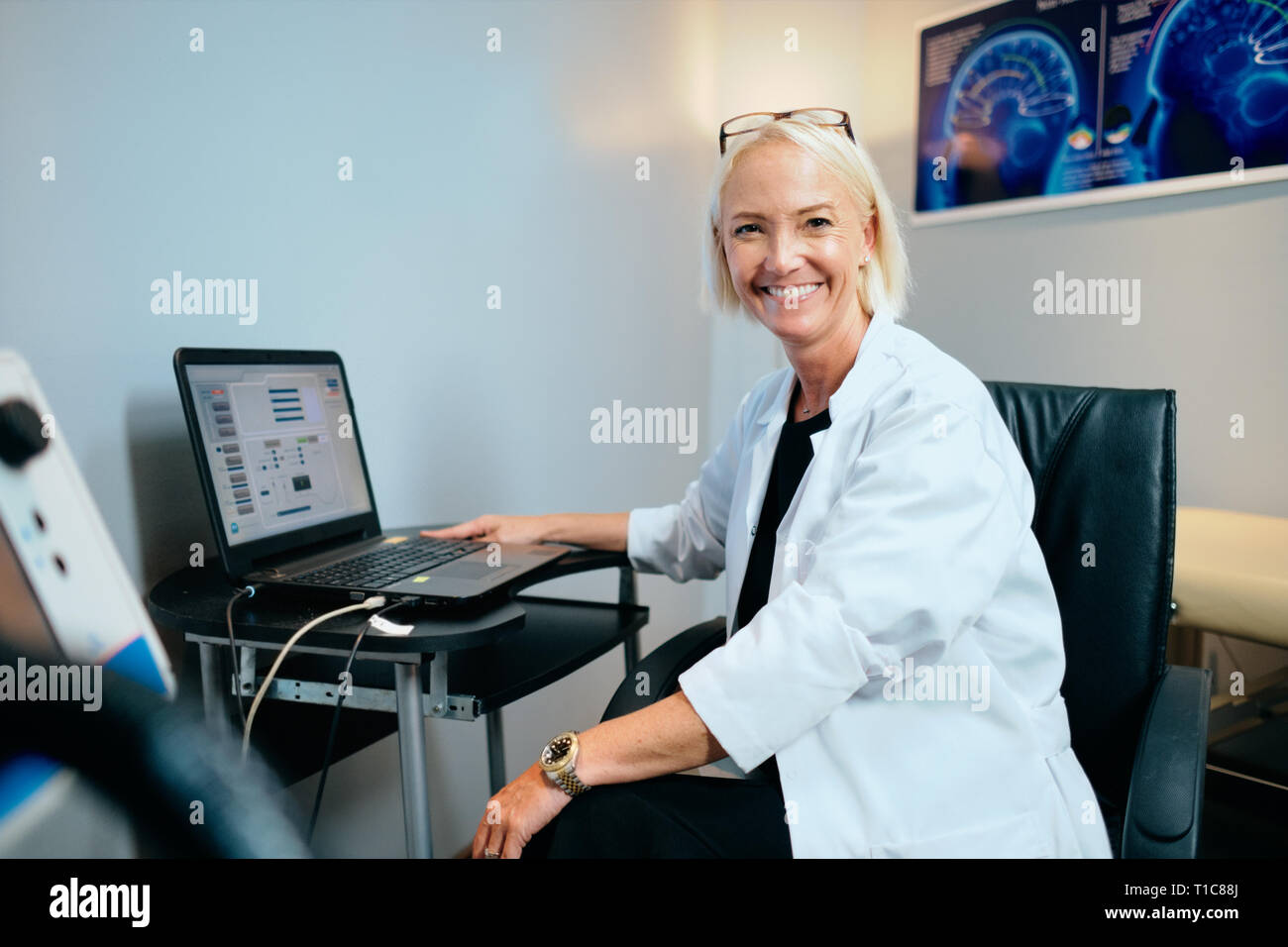 Confident female doctor in lab hi-res stock photography and images - Alamy