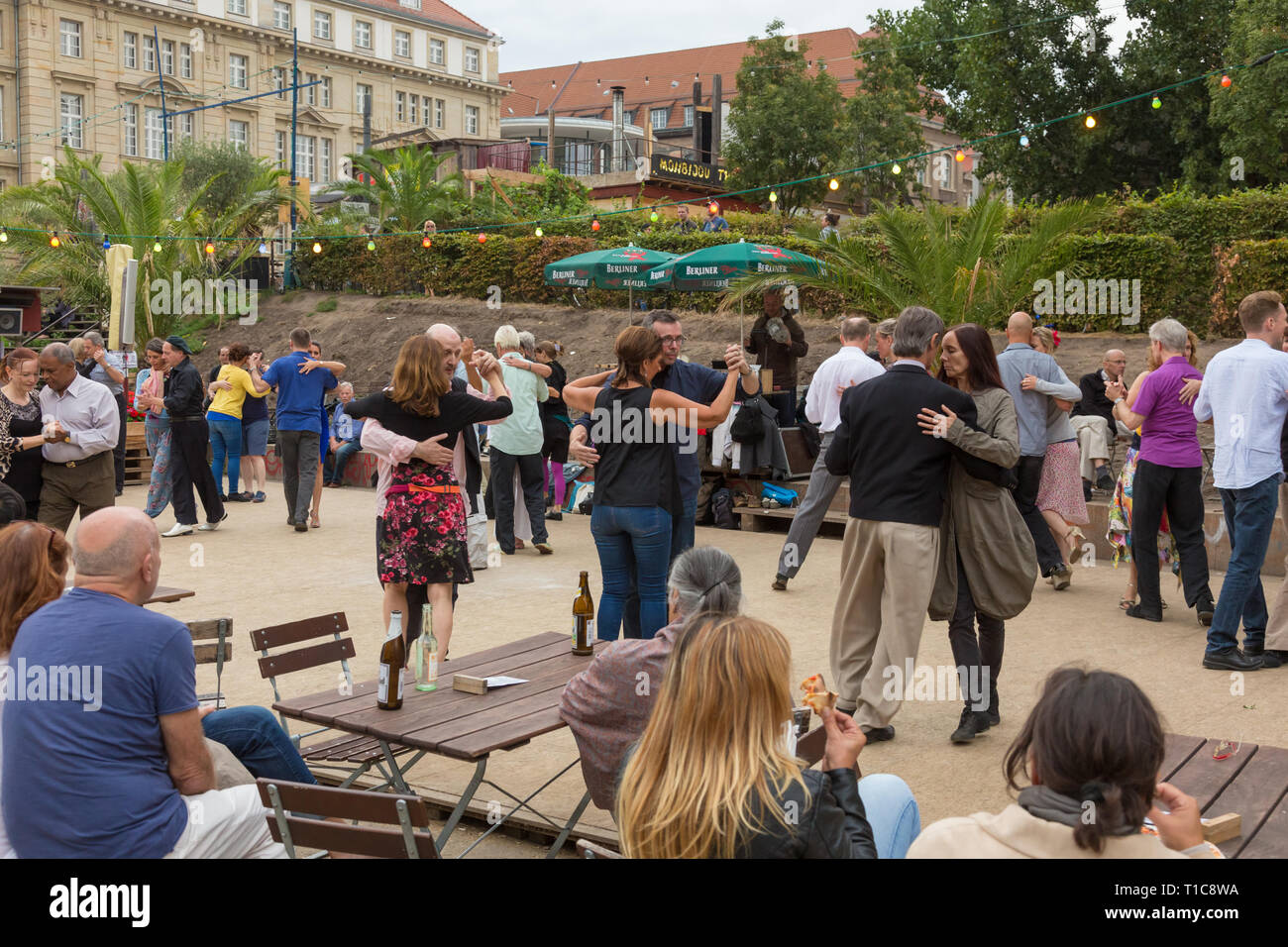 Open air dance class hi-res stock photography and images - Alamy