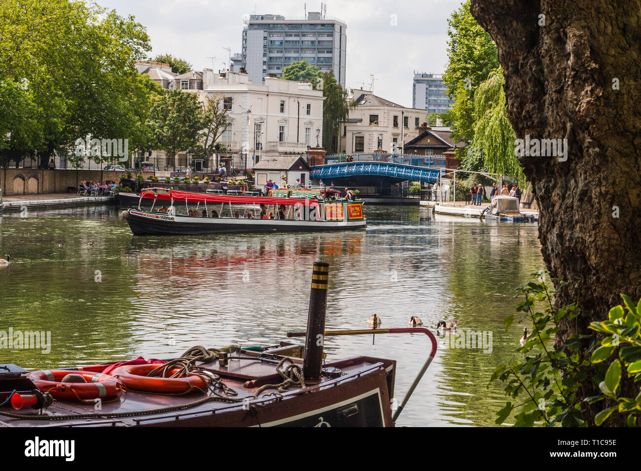 Waterside cafe hi-res stock photography and images - Alamy