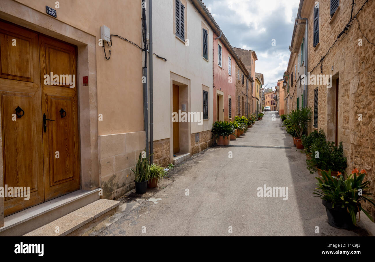 Traditional buildings in the old town of Alcudia, Majorca (Mallorca ...