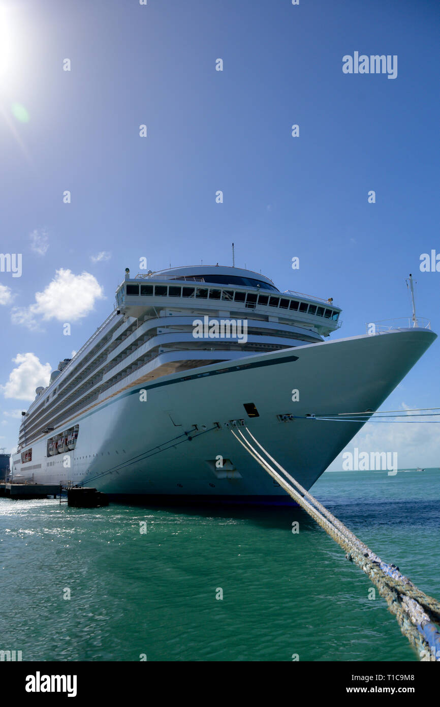 Cruising in paradise hi-res stock photography and images - Alamy