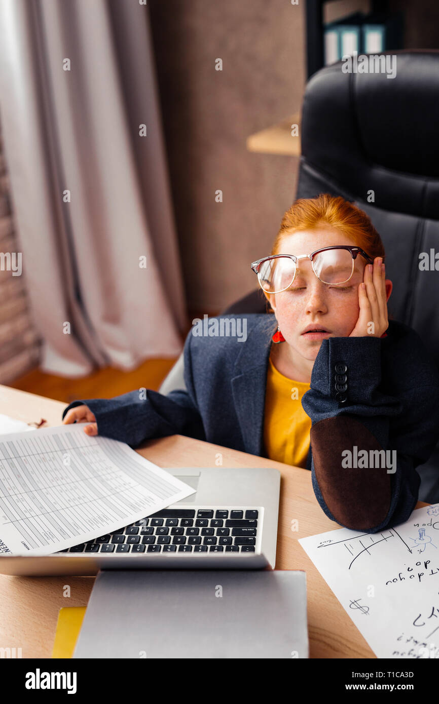 Kid sleepy hi-res stock photography and images - Alamy