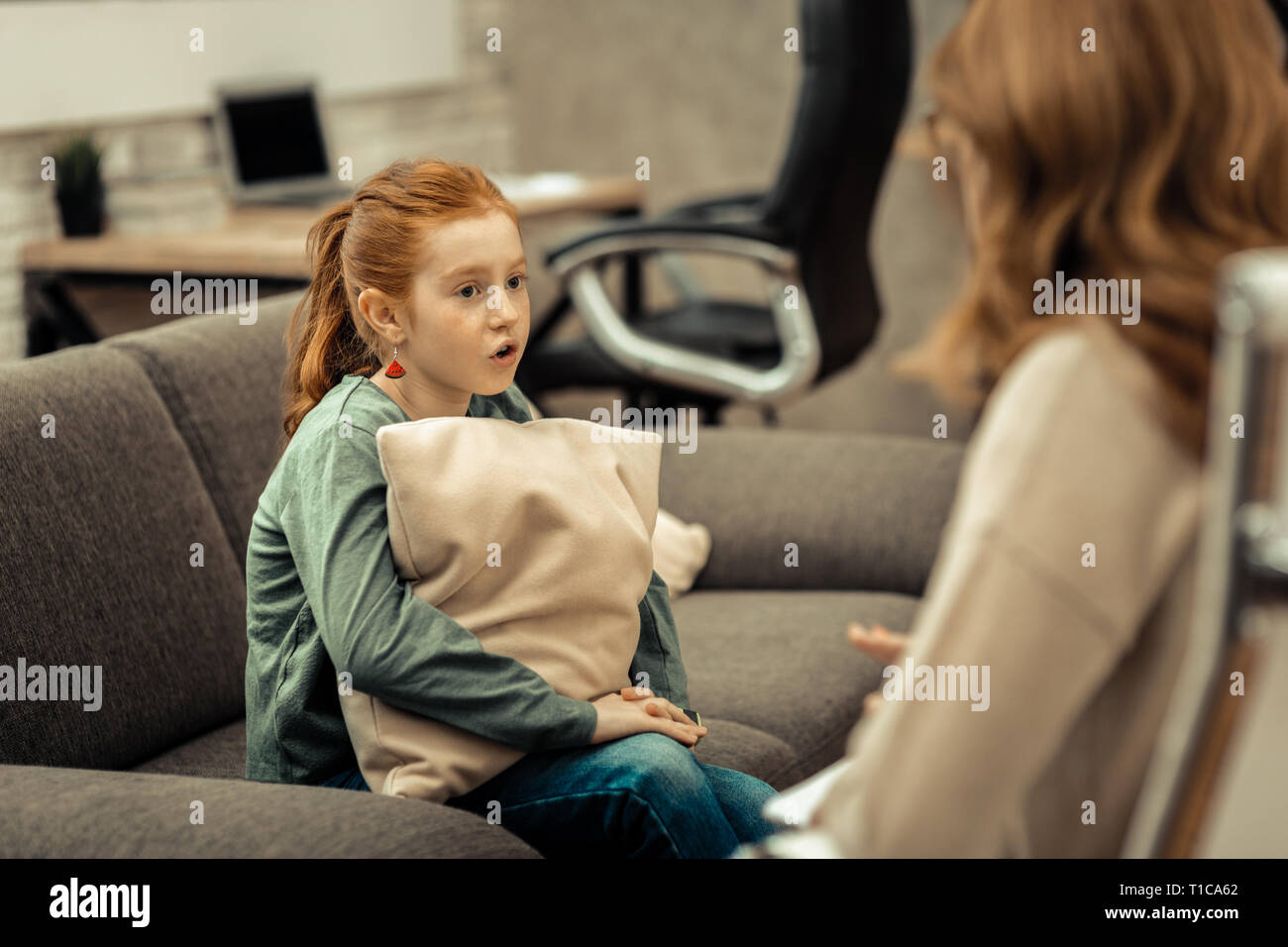 Therapist child autism hi-res stock photography and images - Alamy