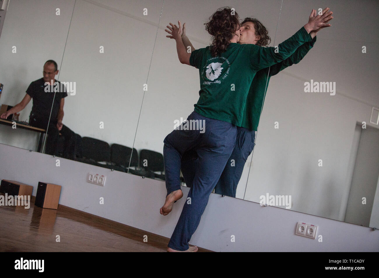 Contemporary dance solo hi-res stock photography and images - Alamy