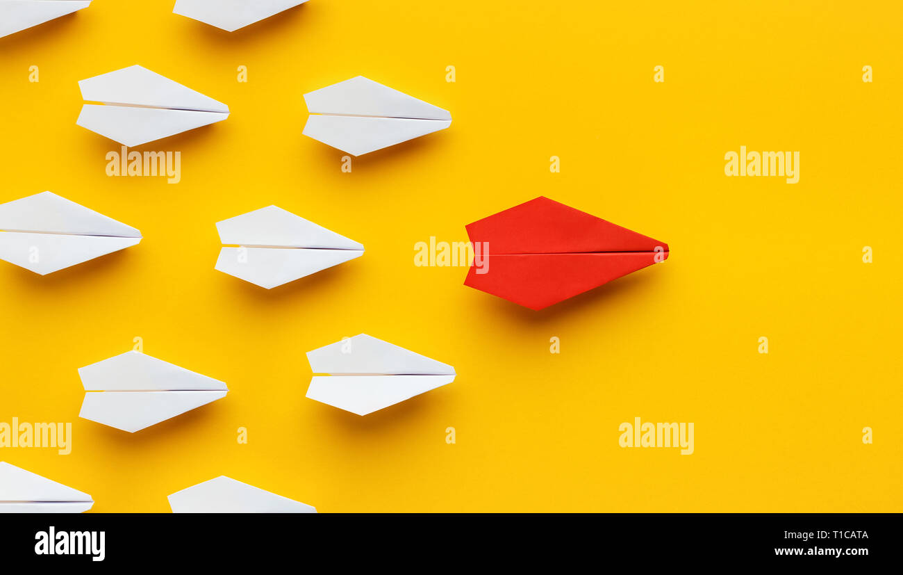 Red paper plane leading hi-res stock photography and images - Alamy