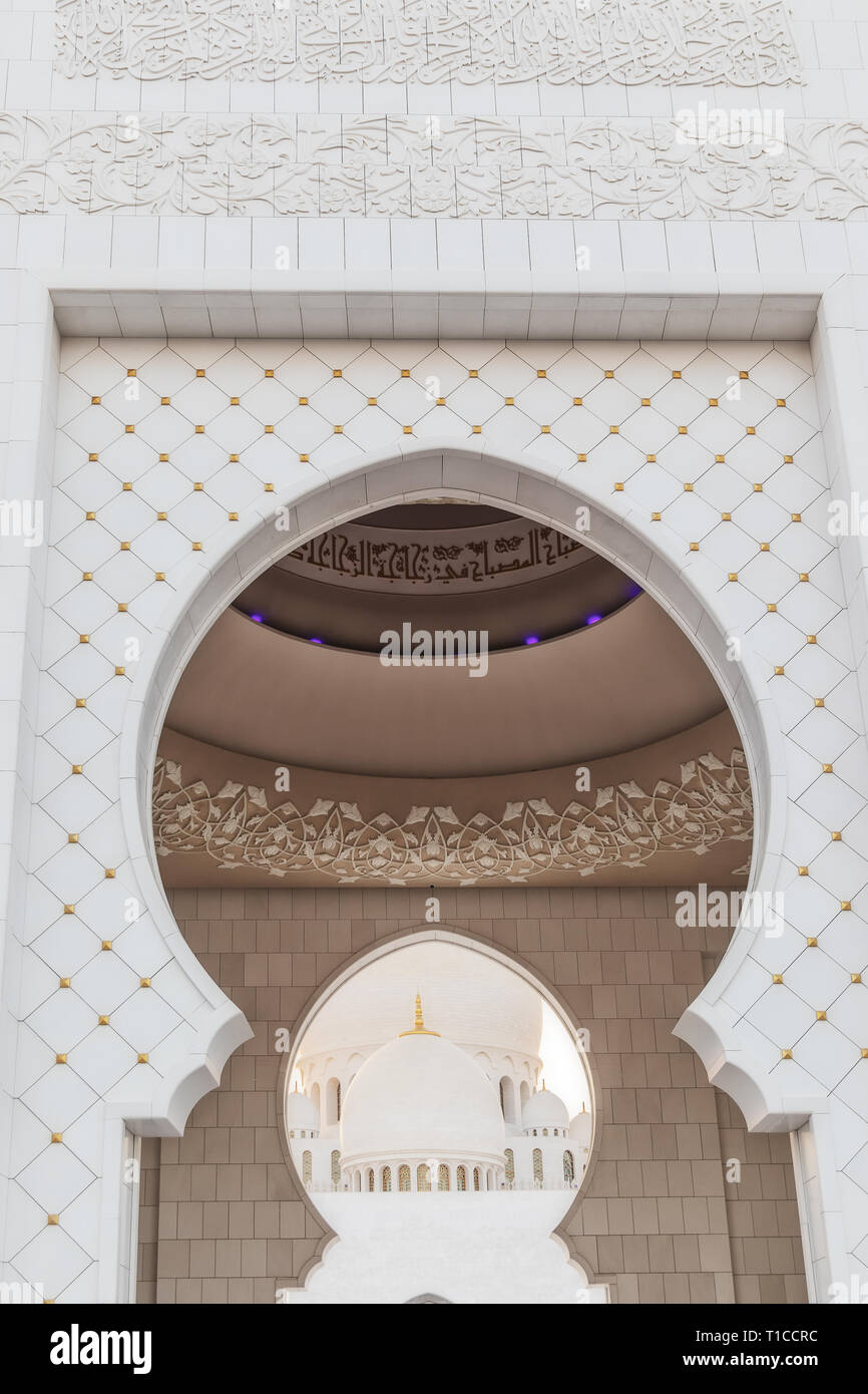 Arches facade in the beautiful mosque of Abu Dhabi. UAE Stock Photo - Alamy