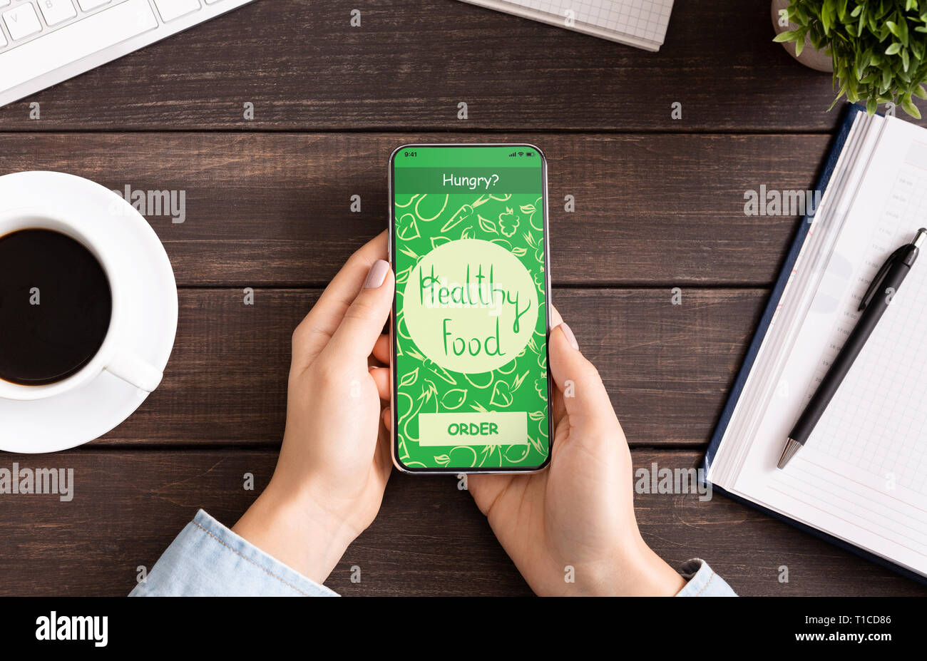 Hand delivery food hi-res stock photography and images - Alamy