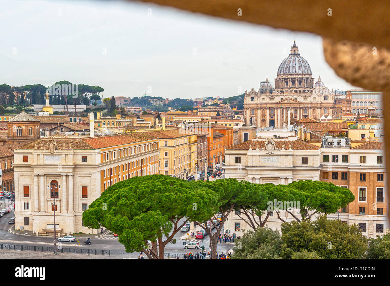 View of old town Rome and Basilica of St. Peter Stock Photo - Alamy