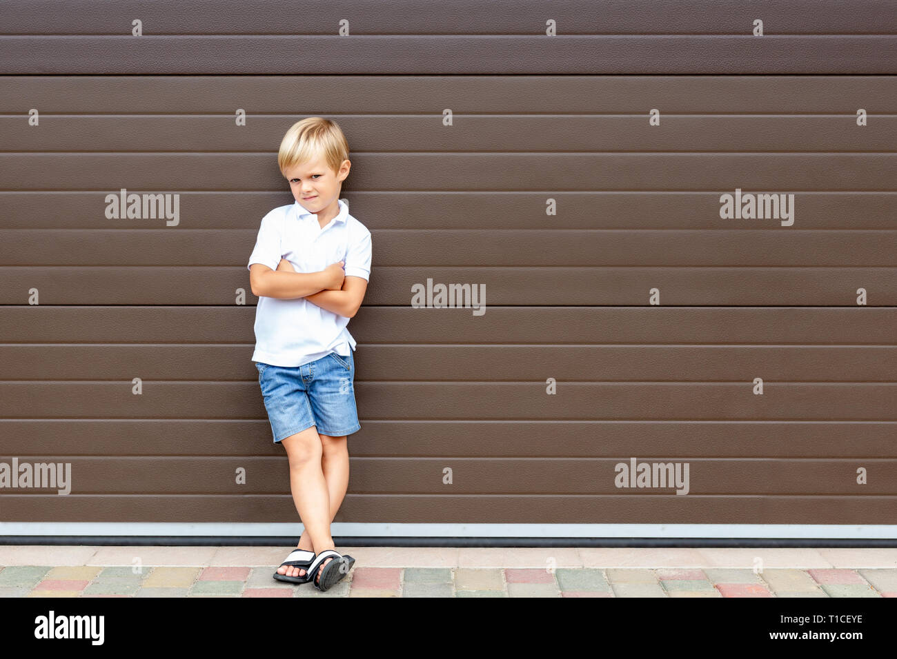 Awkward posture hi-res stock photography and images - Alamy